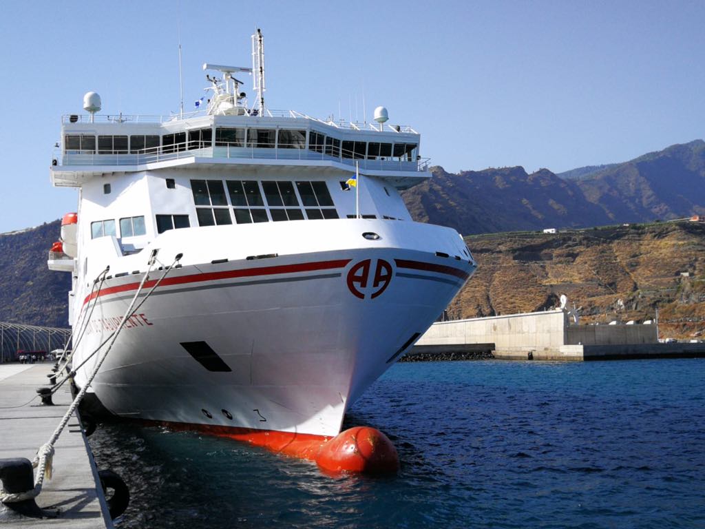 Segundo viaje del ferry “Volcán de Taburiente” a Tazacorte » Puente de ...
