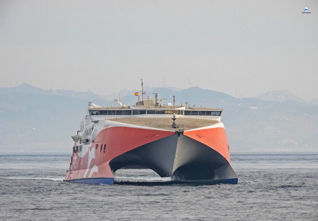 El catamarán “Tarifa Jet” regresa a su base en Tarifa » Puente de Mando ...